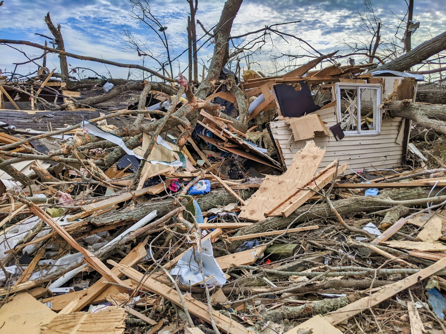 Ultimate Tornado Survival Kit Guide: Prepare and Protect Your Family ...